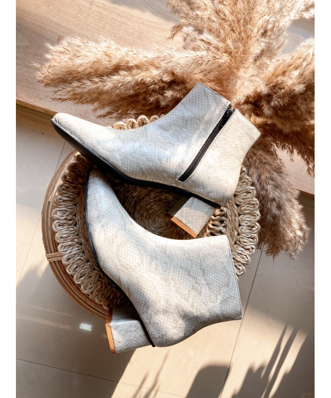 Boots for women -Buy online stylish women boots - Street Style Store